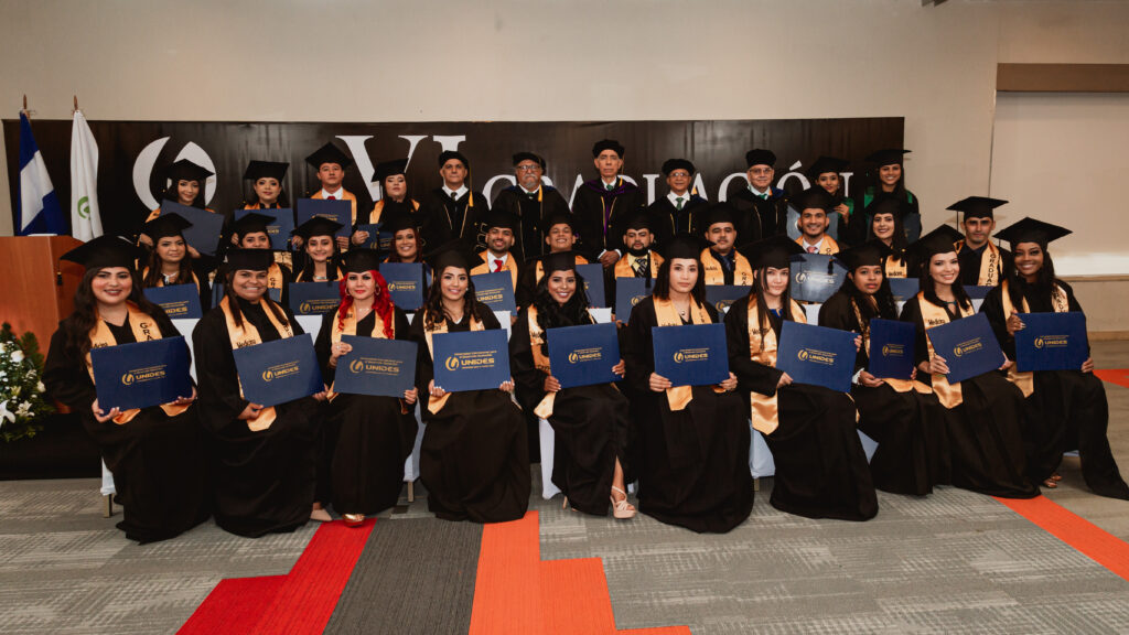 UNIDES gradúa a 41 nuevos profesionales – UNIDES